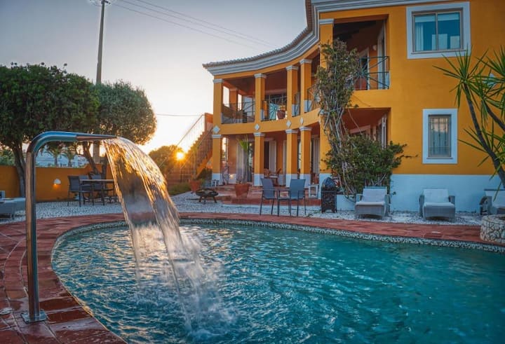 Apartment Sleeps 2 With Pool And Garden - Lagos