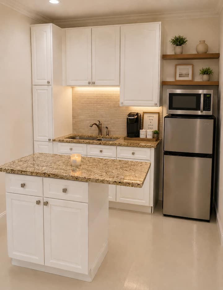 Private Boutique Suite W/ Pool & Hot Tub Access - Winter Park, FL