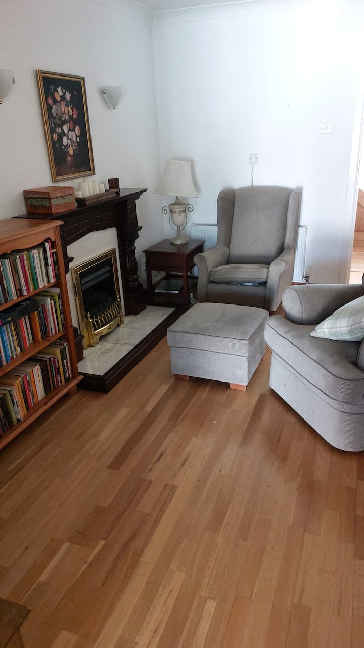 Cosy Dublin 5 Retreat - Ashbourne