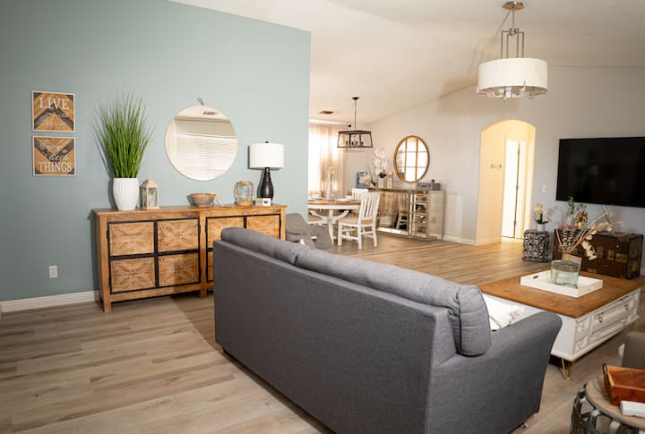 Spacious 3br 2bath Corner Home – Walk-in Closets - Victorville, CA