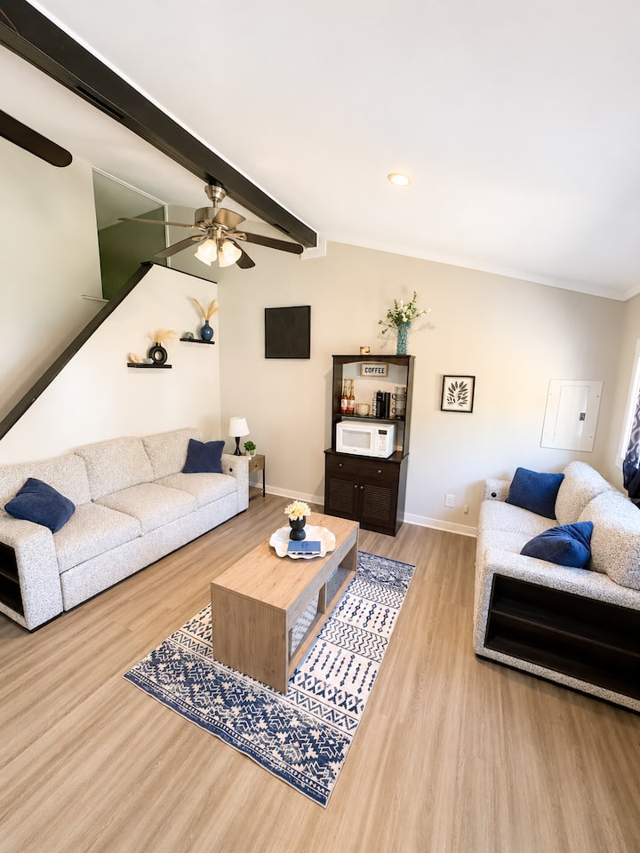 Buggy's Bungalow - Cozy Retreat~walk To Strip! - Geneva-on-the-Lake, OH