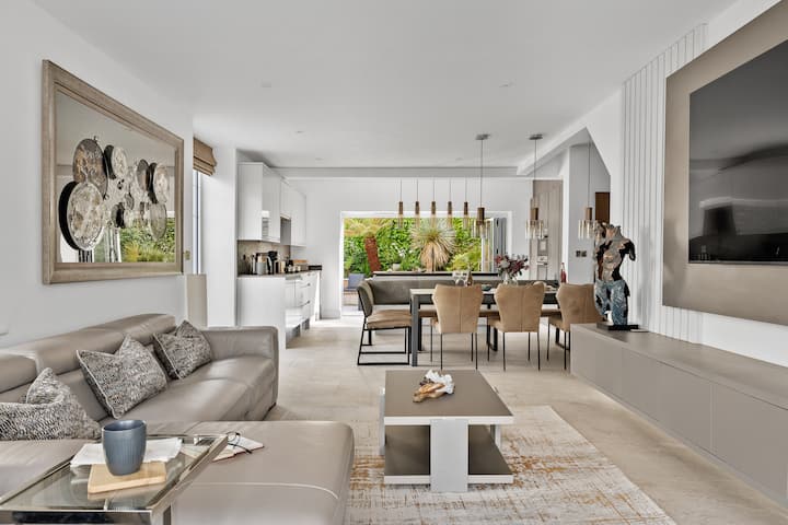 Spacious Luxury Waterfront Apartment With Parking - Kingsbridge