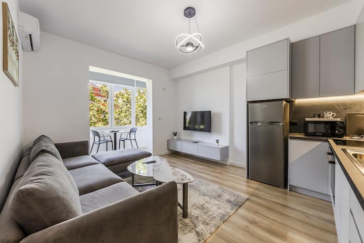 Central Tirana 1br Apartment Near Main Square - Tirana