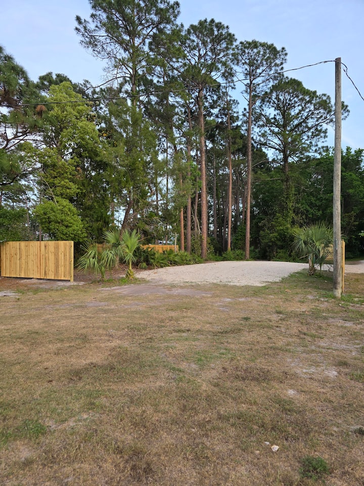 Magnolias Outback Rv Full Hook-ups + Dock - St. George Island, FL