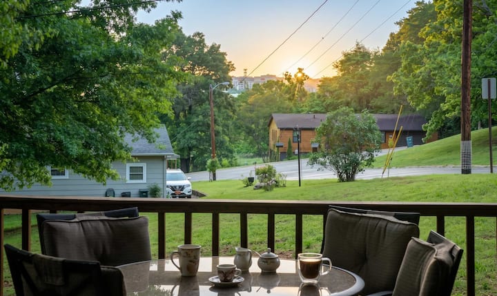 ️Near U Of A - 4br, Mtn Views, Pet-friendly - Fayetteville, AR