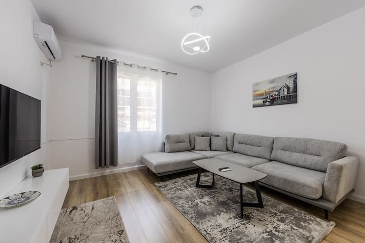 Casa Tirana | Cozy 2br Apartment Near Main Square - Tirana