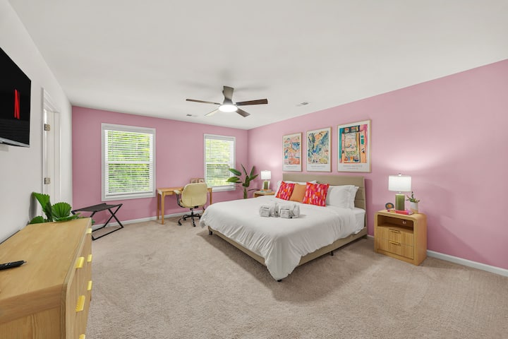 Sleeps 13 • Hot Tub • Mini Golf • Game Room - Spartanburg, SC