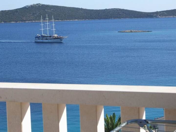 Mit Blick Auf Das Wasser By Interhome - Sevid