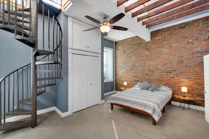Liberty Belle - 3br/1.5ba Sleeps 6 Near Nulu - KFC Yum! Center