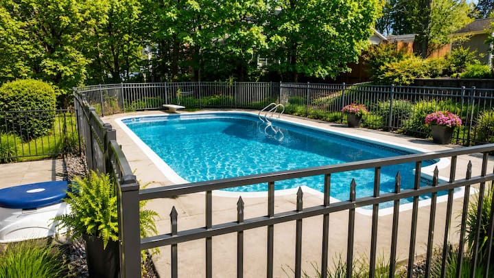 Gorgeous Retreat With Pool, Hot Tub And Game Room - Rochester, NY