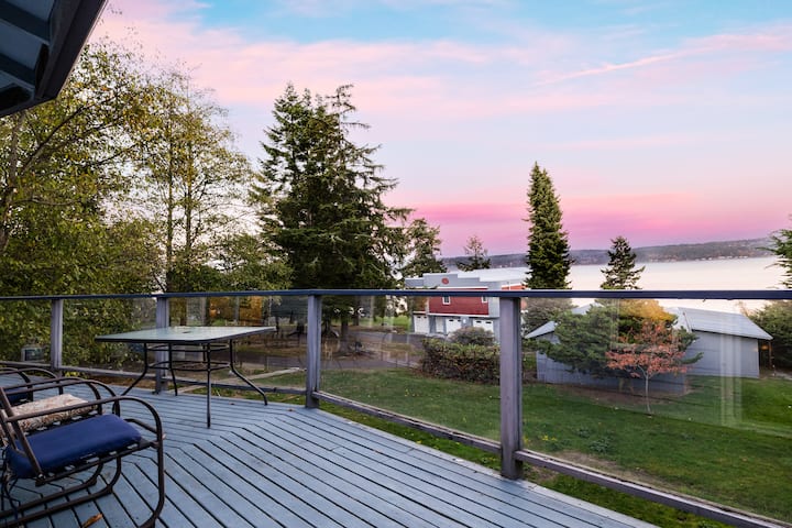 Incredible Water Views + Deck | Greenbank Getaway - Coupeville, WA
