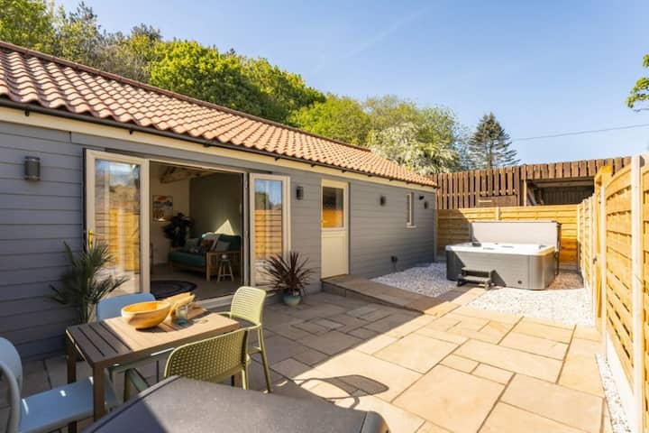 Willow - Cosy Cabin With Hot Tub - Cromer
