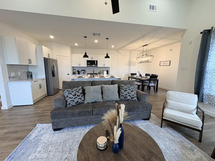 3br Lakefront Duplex In A Gated Lagoon Community - Dayton, TX