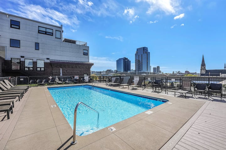 City Views And Rooftop Hot Tub In The Heart Of Gr! - Grand Rapids, MI