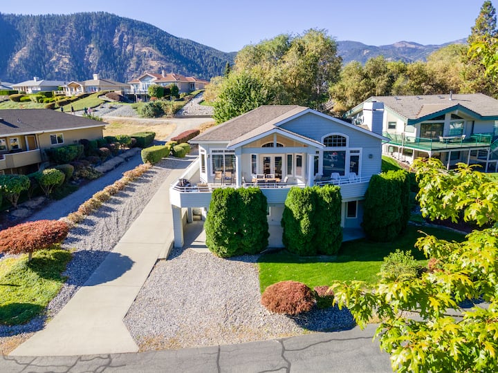 Sanden House Retreat | Sleeps 12 | Resort Access - Manson, WA