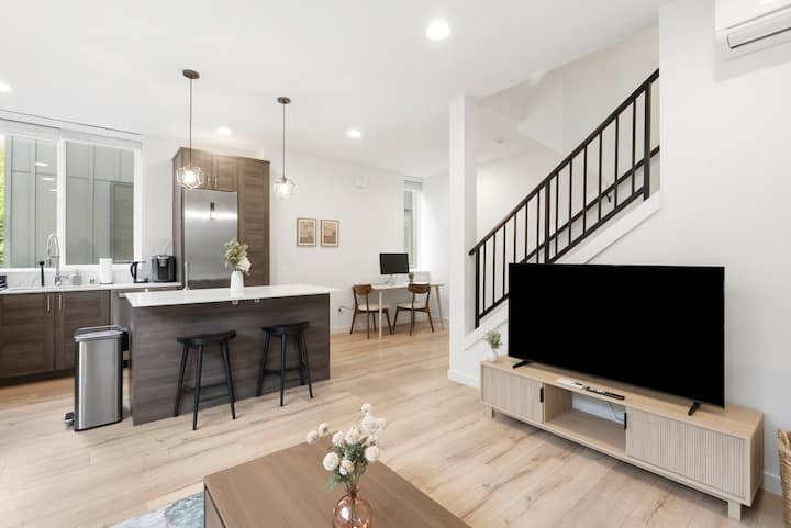Fremont Townhouse W/ Parking & Roof Deck - Seattle