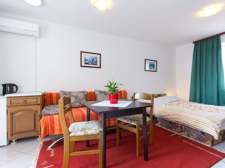 Apartmenthaus Sean Mit Parkplatz, Olivenhain - Punat