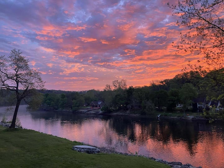 Lake Taneycomo View - Cozy 1br Condo - Fireplace - ブランソン, MO