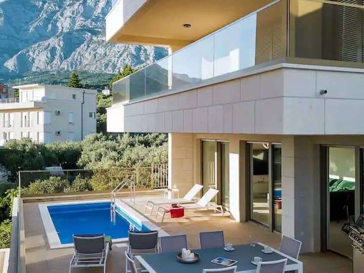 Apartman Delux With Private Pool By Interhome - Igrane