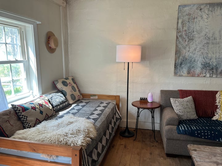 Cozy Bedroom In Spacious Riverside Apartment - Ithaca, NY
