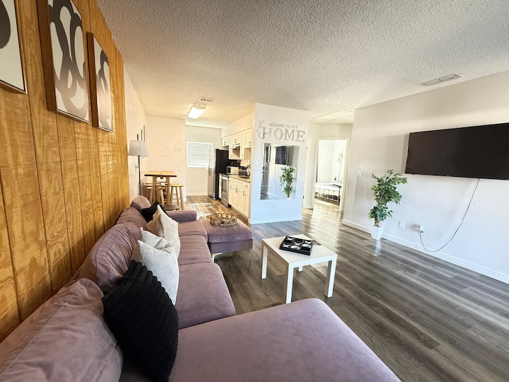Tampa Bay Apartment Near Beach, Movie, Food & More - Pinellas Park, FL