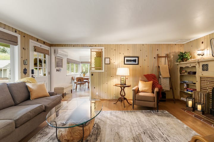 Retro Riverview Retreat - Dunsmuir, CA