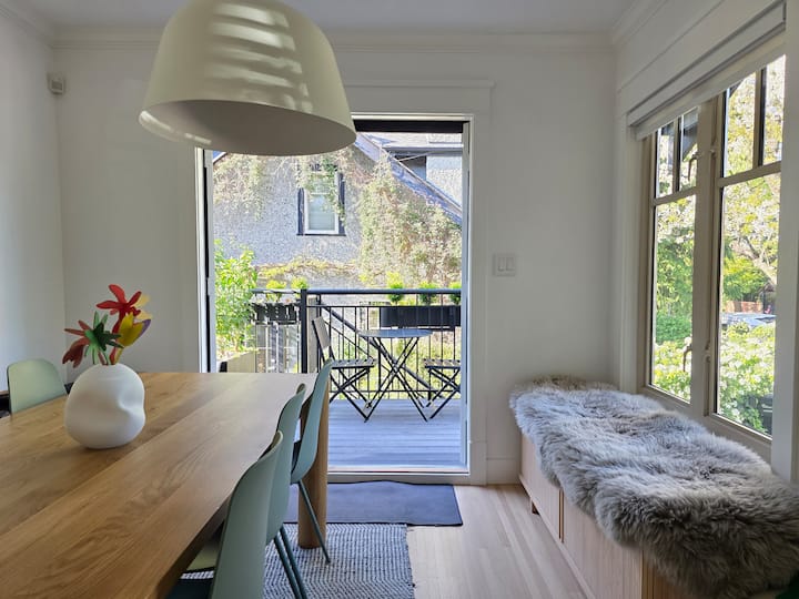 Live Like A Local - Airy Kits Home Base - カナダ