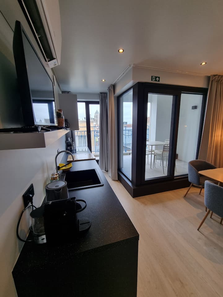 Appartement Met 2 Aparte Slaapkamers En Terras - Courtrai
