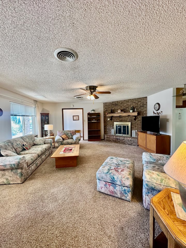 Cozy Family Retreat W/ Relaxing Private Back Patio - Alamogordo, NM
