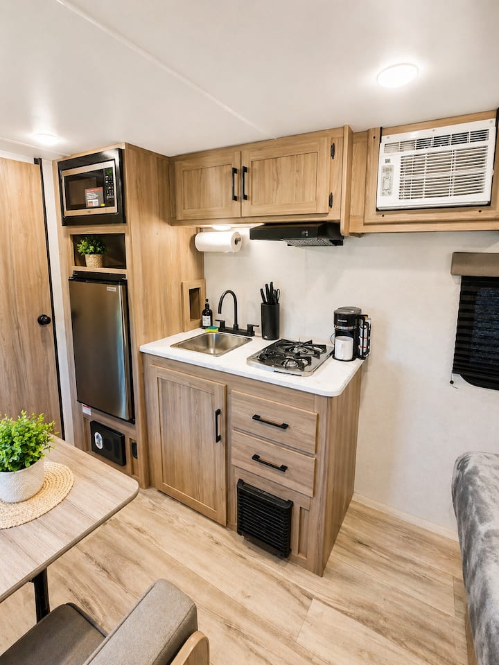Cozy Canyon Camper Queen-2 Glamping In Williams Az - Williams, AZ