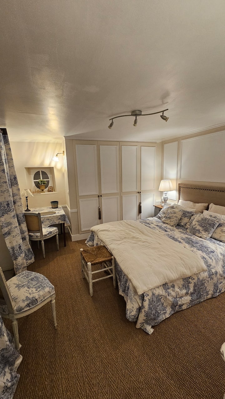 Chambre D'hôte Dans Une Maison En Pierre De 1850. - Senlis