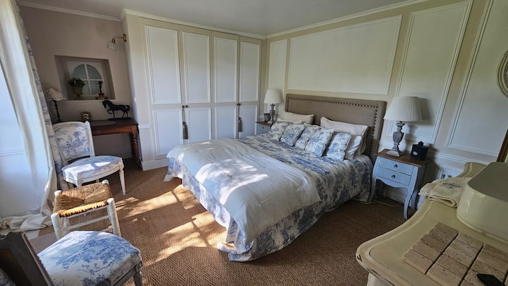 Chambre D'hôte Dans Une Maison En Pierre De 1850. - Senlis