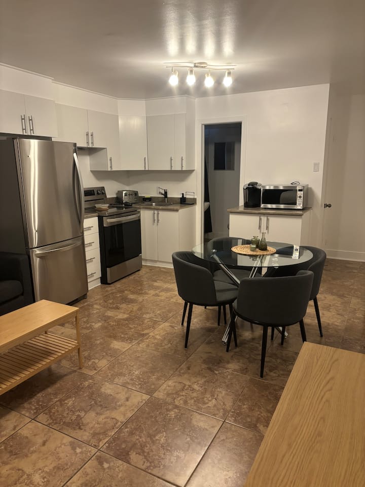 Charmant Studio
Tout éQuipé - Boucherville