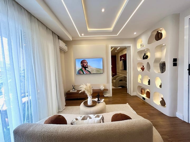 Luxury Clay Haus W/ Pool & Gym In Lekki Phase 1 - Nigeria