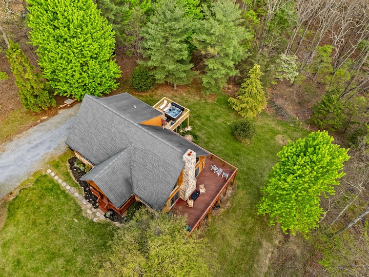 Mountain Retreat W Hot Tub, Grill, Deck & More! - West Virginia
