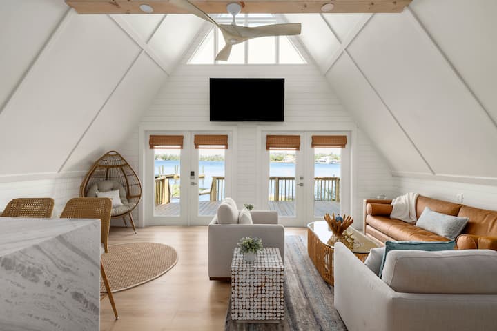 Modern Waterfront Villa At The New! Saltbreeze - Homosassa, FL