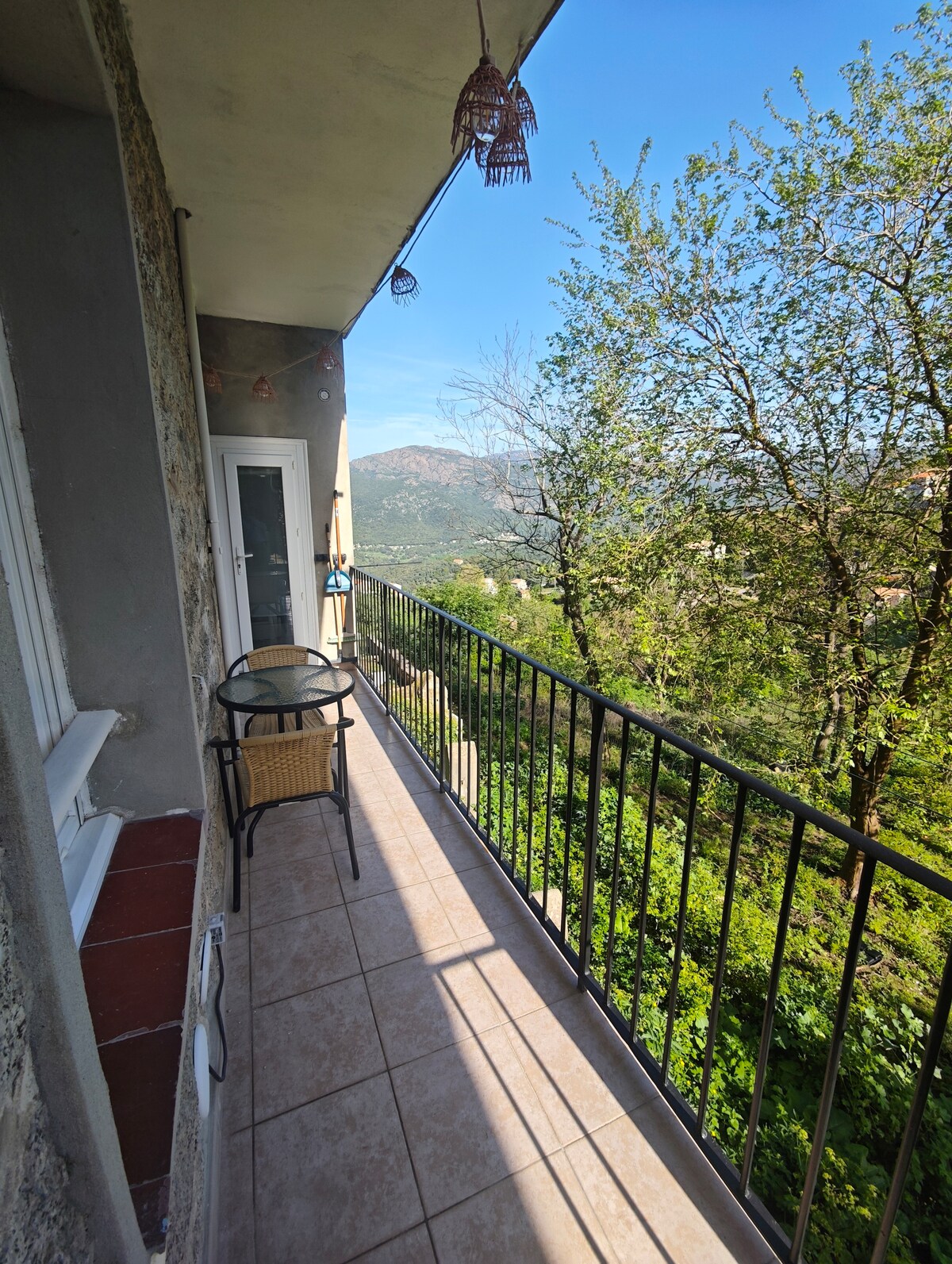 Gemütliches, ruhiges Studio inmitten der Natur zwischen Meer und Bergen ...
