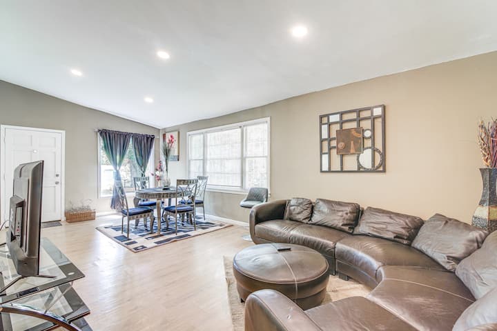 14 Mi To Mercedes-benz Stadium! Home W/ Yard - Stone Mountain, GA