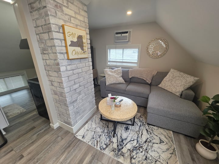 Bright & Updated 1br In The Heart Of Levittown - Long Island, NY