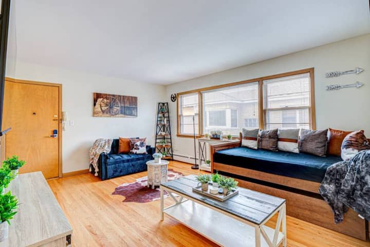 King Bed 2br Sleeps 13 Historic Location - Hanson Park - Chicago