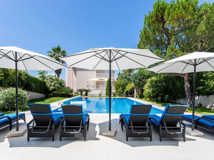 Große Ferienwohnung Mit Pool, Garten Und Terrasse - Supetar