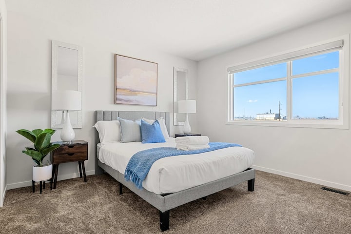 New Family Home, Free Banff Pass, Book Stampede! - Calgary