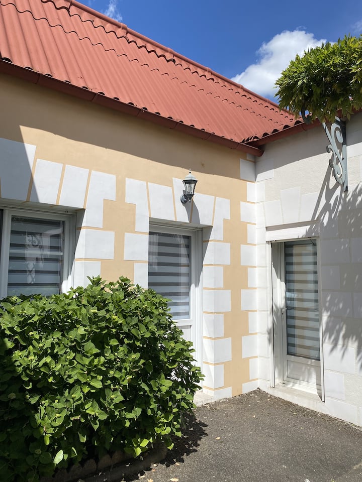 Dépendance Avec Extérieur Proche De Tours - Vouvray