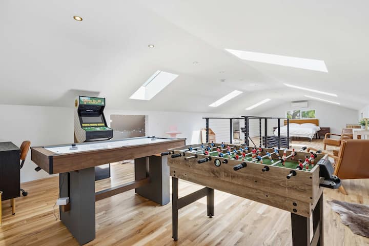 Van Nuys Retreat | Sauna & Games | Colby & Conrad - San Fernando, CA