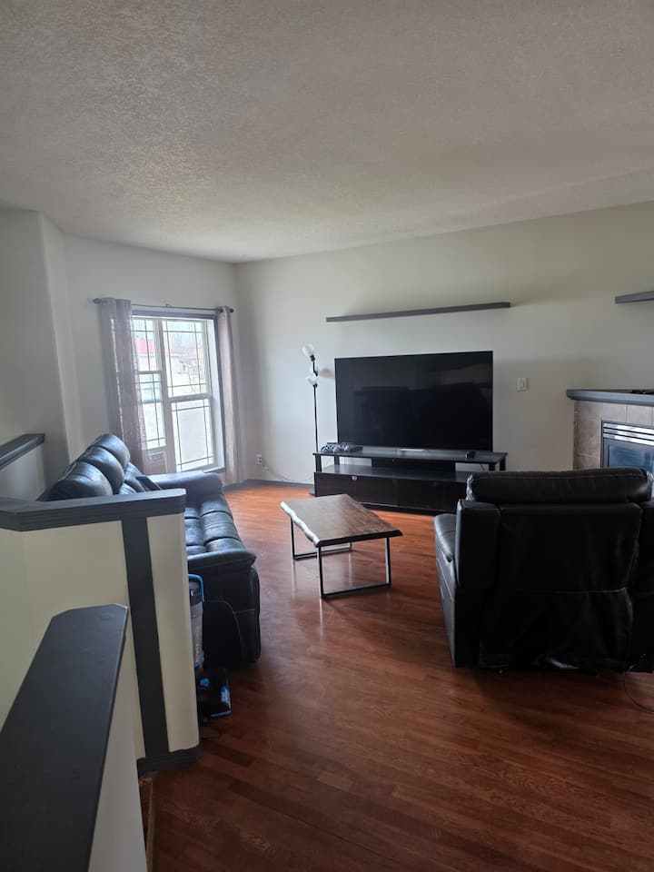 1 Bedroom House With Garage And Hot Tub - Red Deer