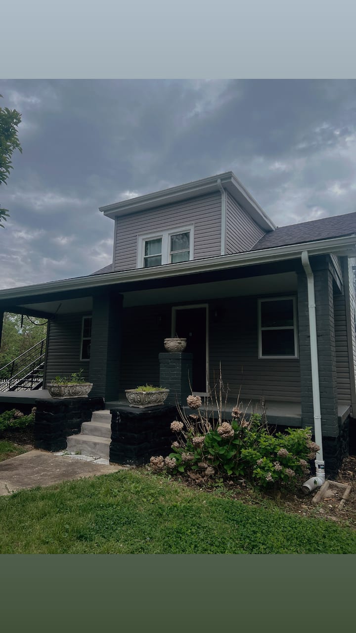 Cozy 2 Bdrm House Minutes From Downtown Lexington - Lexington, KY