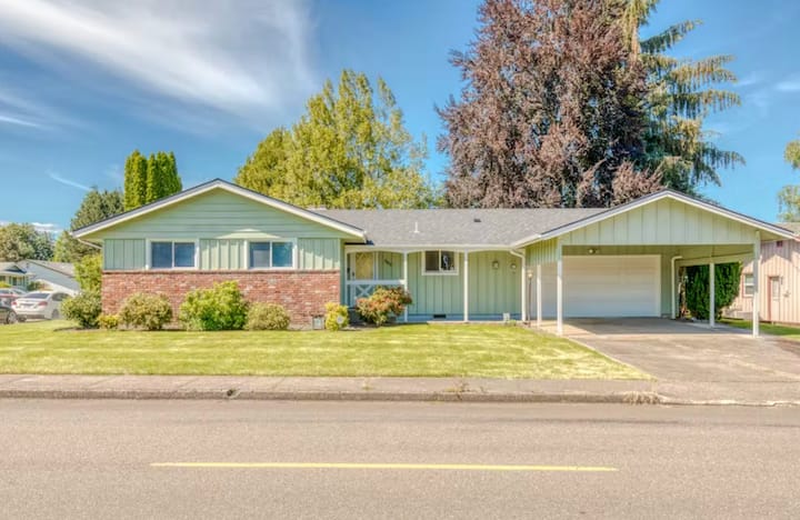Mcminnville Wine Country Home | Dogs Welcome - McMinnville, OR