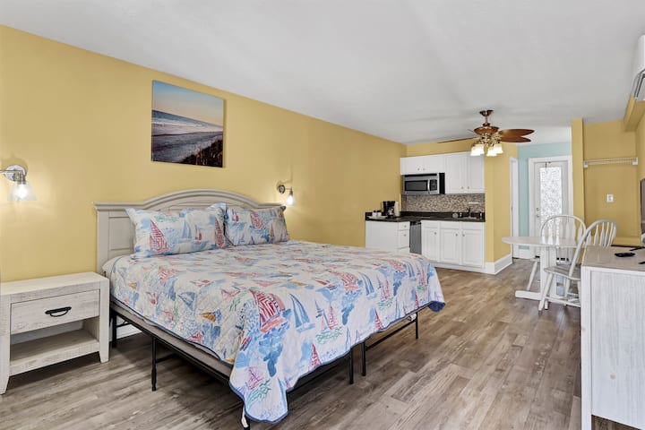 Surf City Blue Horizon Hideout Motel With Pool - Surf City, NC