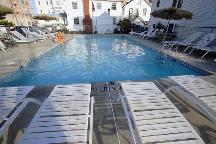 Oceanfront Boardwalk Stay | Pool + Beach - Ocean City, MD