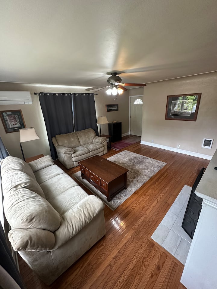 Private Upstairs Unit Near Downtown Olympia - Olympia, WA